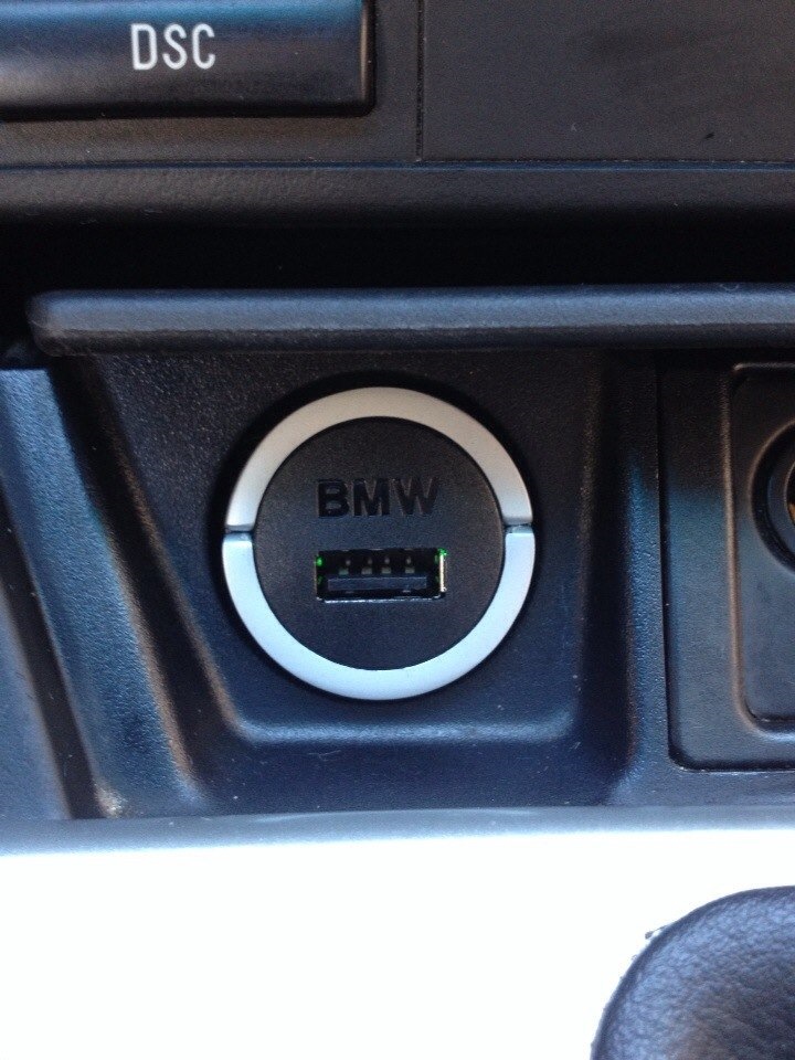 Первая порция ништяков! BMW original USB charger — BMW 3 series Coupe ...