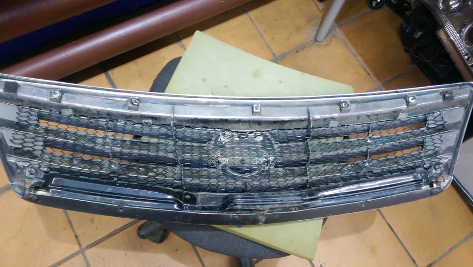 Установка сетки в решетку радиатора. — Nissan Teana (J32), 2,5 л, 2012 ...