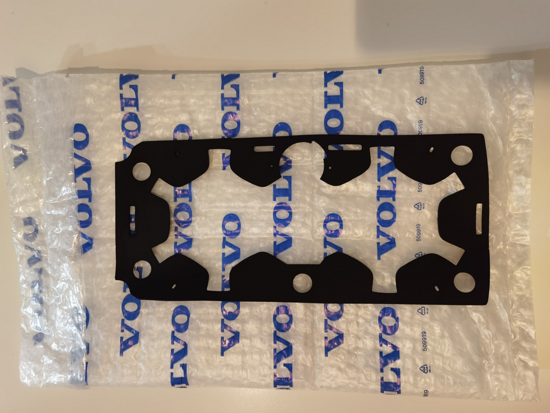 Подстаканник — Volvo XC60 (1G), 2,4 л, 2015 года | запчасти | DRIVE2