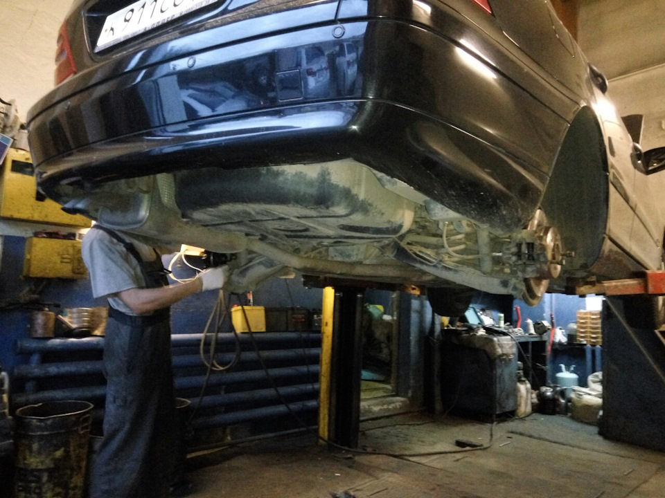 Замена задних тормозов — Mercedes-Benz C-Class (W203), 2 л, 2001 года ...