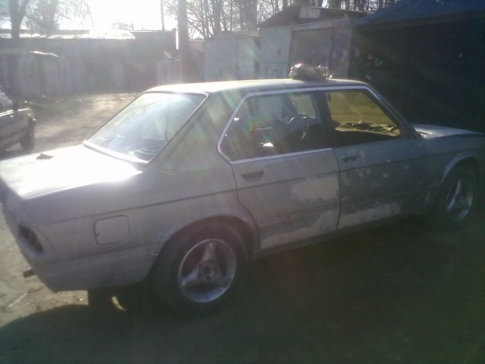 Малярка день четвертый. перерыв.ПОЗДРАВЛЯЮ ВСЕХ С 23 ФЕВРАЛЯ — BMW 5 series (E28), 1,8 л, 1984 ...