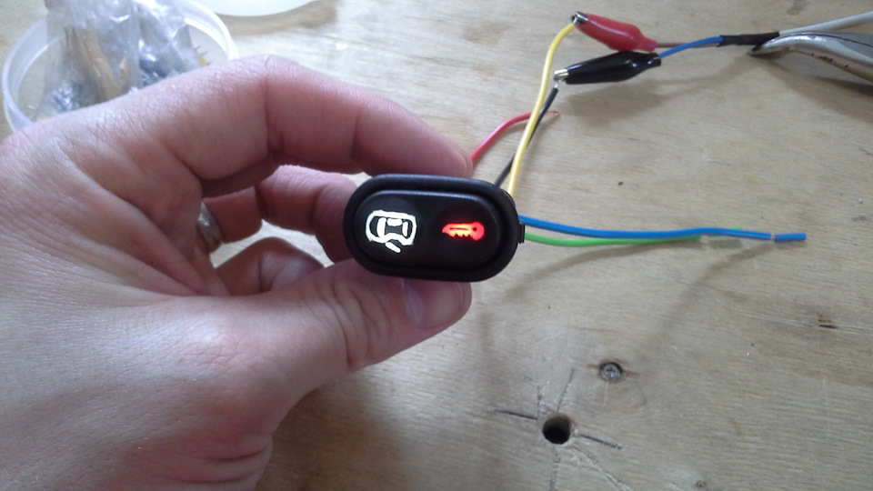 Кнопка центрального замка — Daewoo Nexia (2G), 1,5 л, 2004 года ...