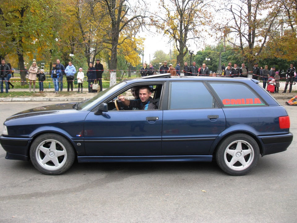 Слалом в Умани — Audi 80 B4 2 л 1993 года покатушки Drive2