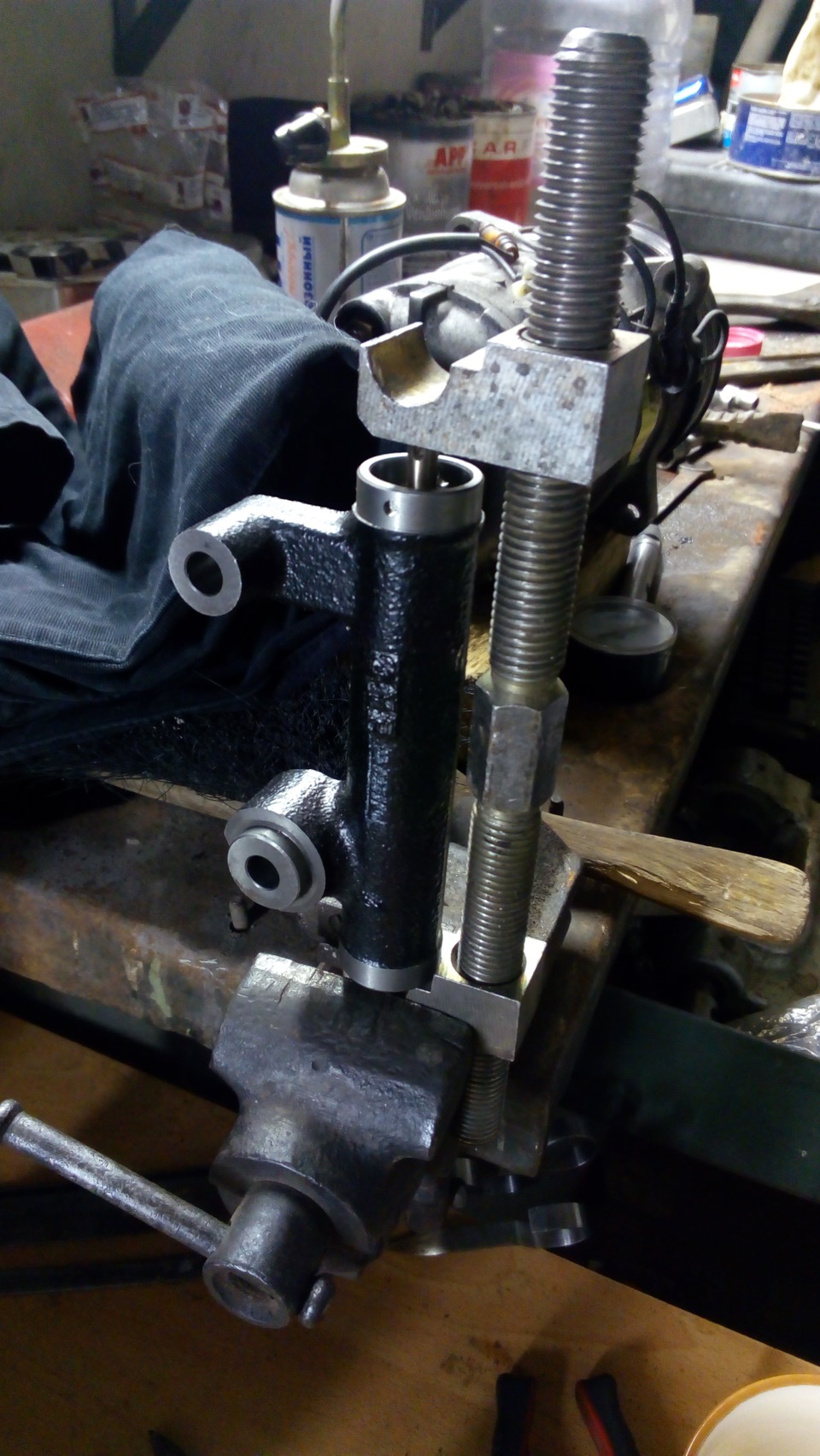 Как сжать/стянуть гидронатяжитель ремня ГРМ volvo — DRIVE2