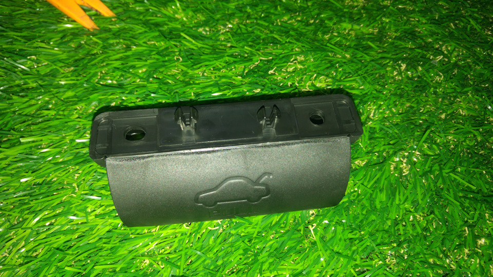 ручка для закрытия багажника. — Toyota Corolla (140/150), 1,6 л, 2008 ...