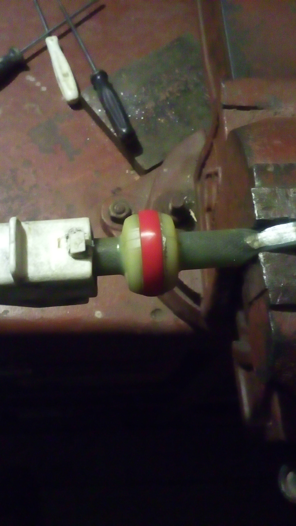 Полиуретановое кольцо на ручку КПП. — Chevrolet Lacetti Sedan, 1,6 л ...