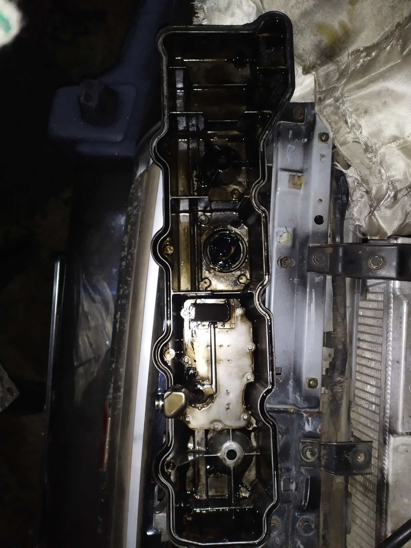 Замена резинок клапанной крышки — Mitsubishi Pajero (2G), 2,8 л, 1995 ...