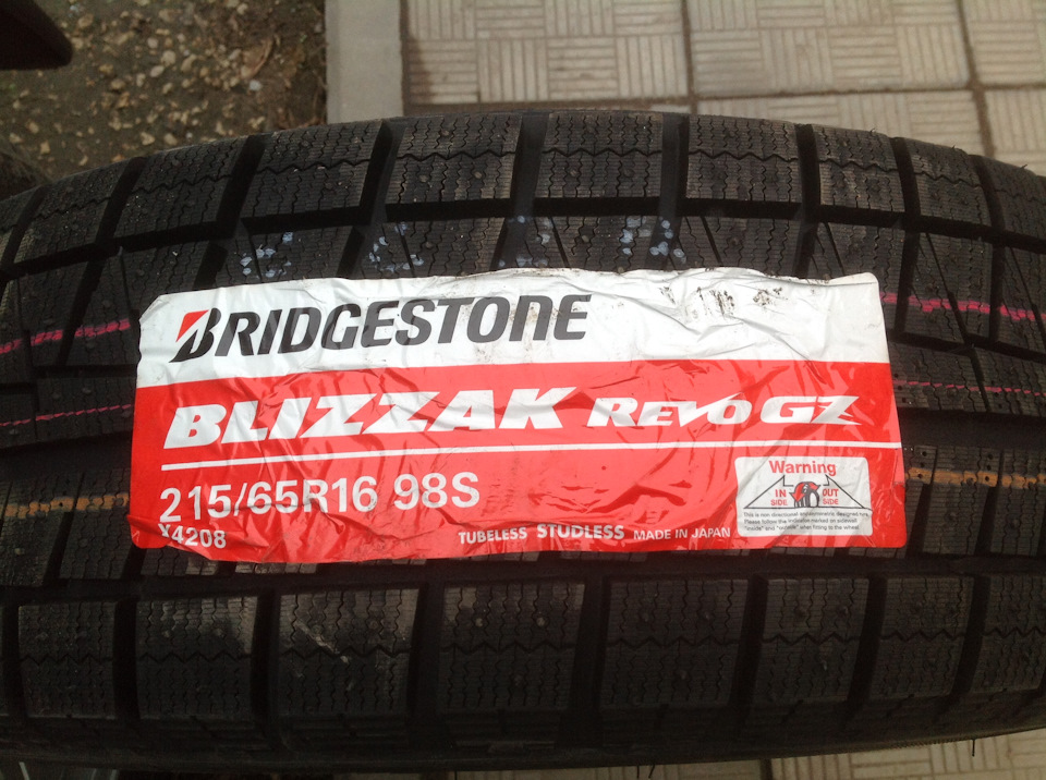 Bridgestone Blizak Revo GZ 215/65/16 — Chevrolet Niva, 1,7 л, 2015 года ...