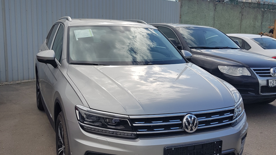 Volkswagen Tiguan (2G) 2.0 бензиновый 2017 | Tungsten Silver 2.0 180 на ...