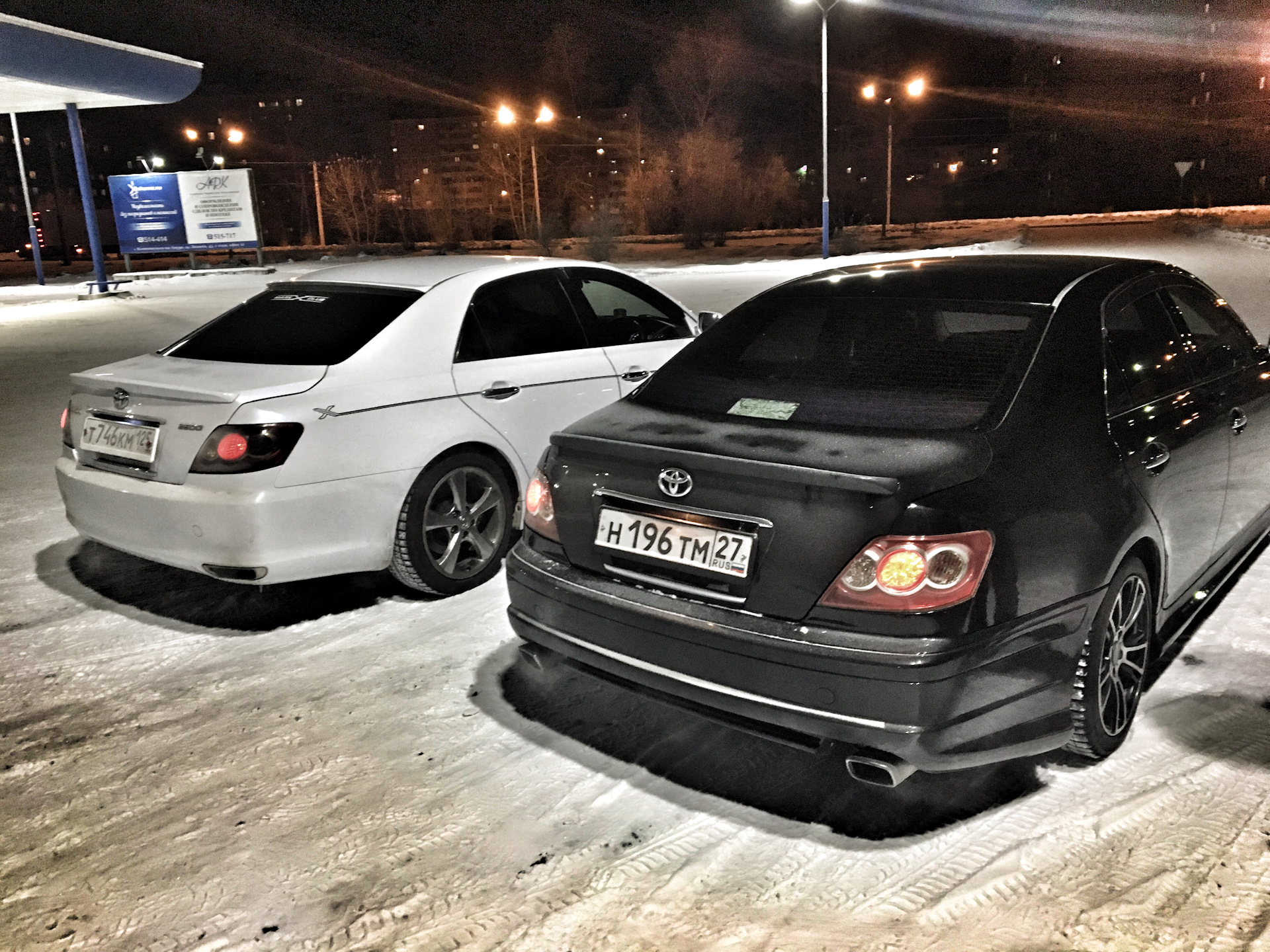 Просто решили с другом сфотографировать машины — Toyota Mark X (GRX120 ...