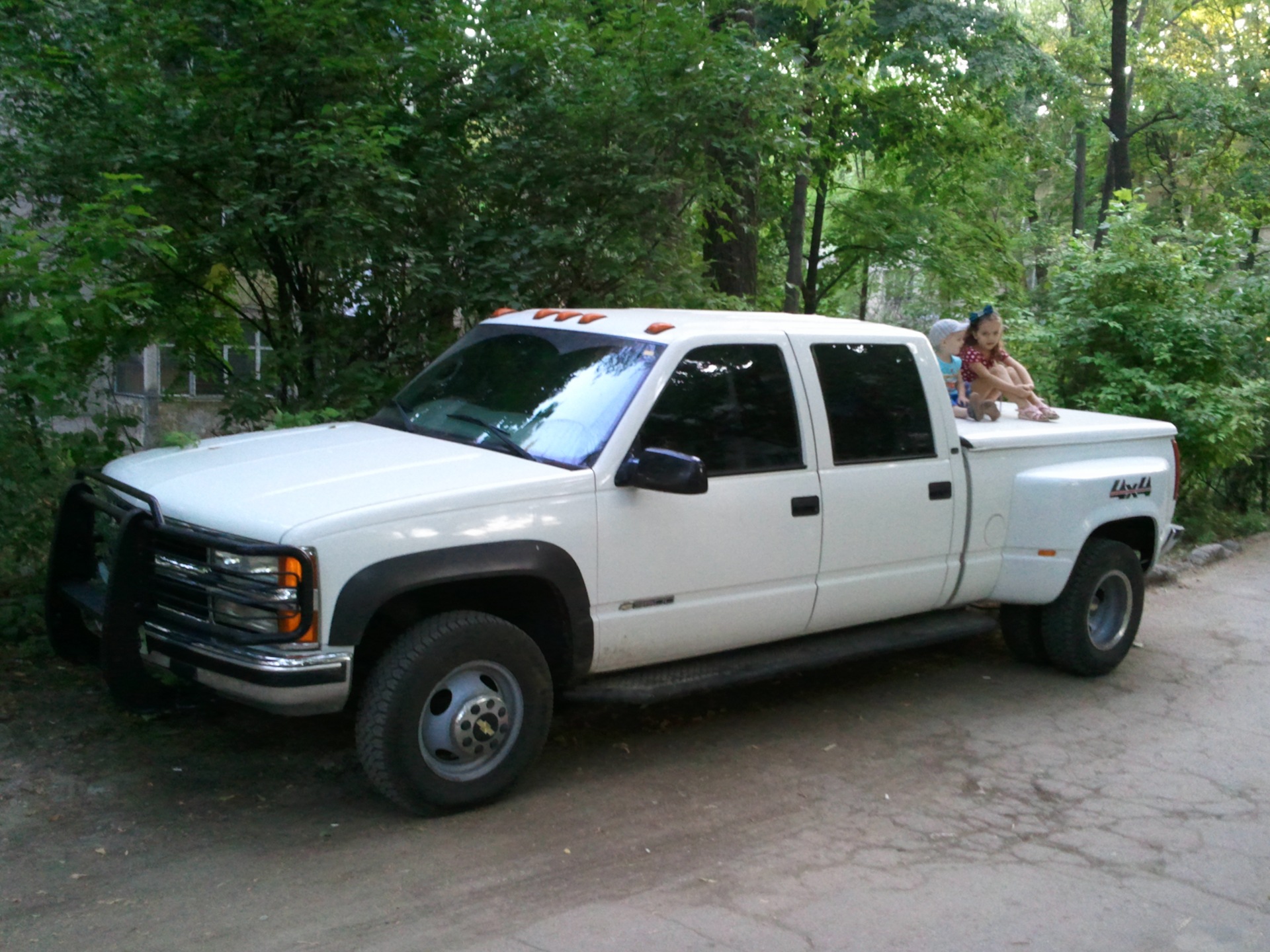 Парковка во дворе — Chevrolet Silverado (GMT800), 7,4 л, 2000 года ...