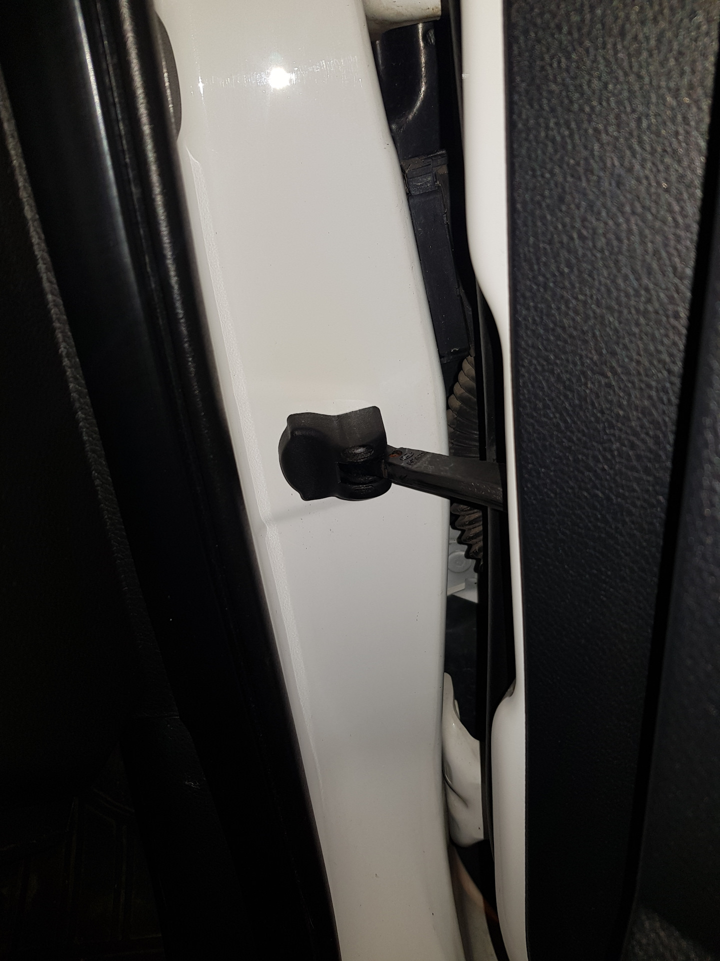 Заглушки на петли дверей — Hyundai i30 Wagon II, 1,6 л, 2012 года ...