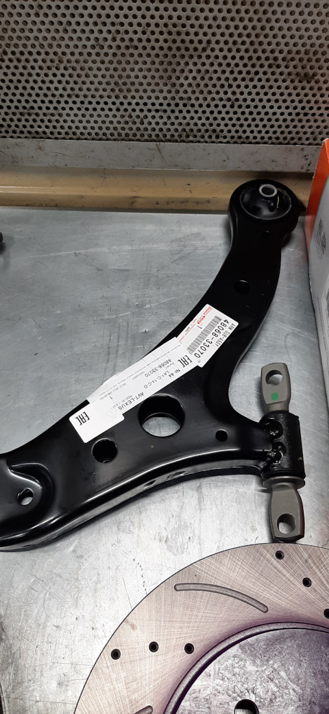 4806833070 Рычаг подвески TOYOTA LEXUS | Запчасти на DRIVE2
