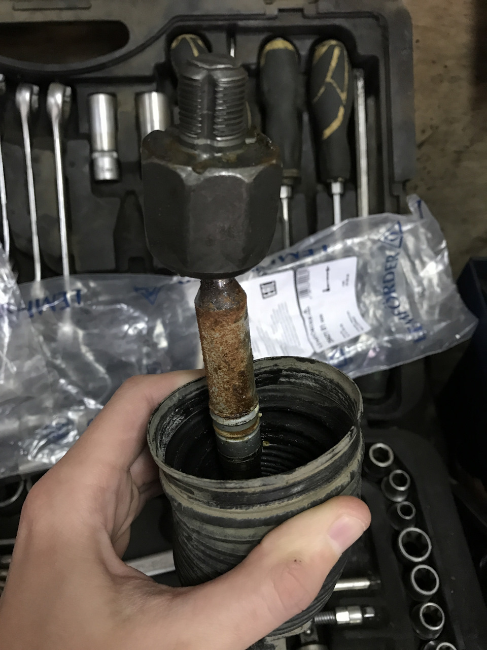 Замена стоек стабилизатора, втулки стабилизатора, рулевой тяги и ...