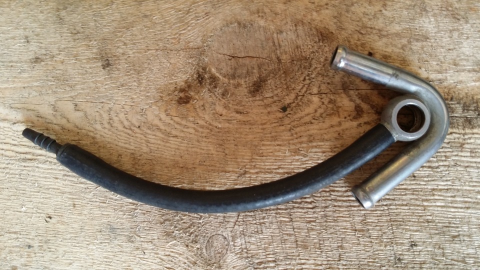 Замена и чистка системы вентиляции картерных газов. — Volvo S60 (1G), 2 ...