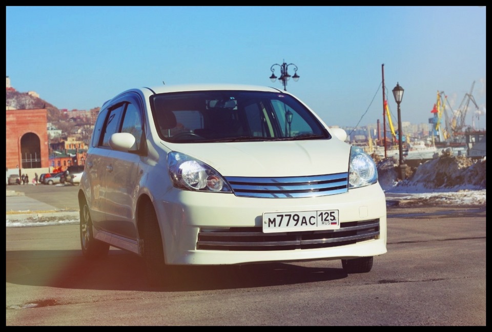 Nissan Note Rider vs. Toyota Vitz RS Turbo M TRD — Nissan Note (1G), 1 ...