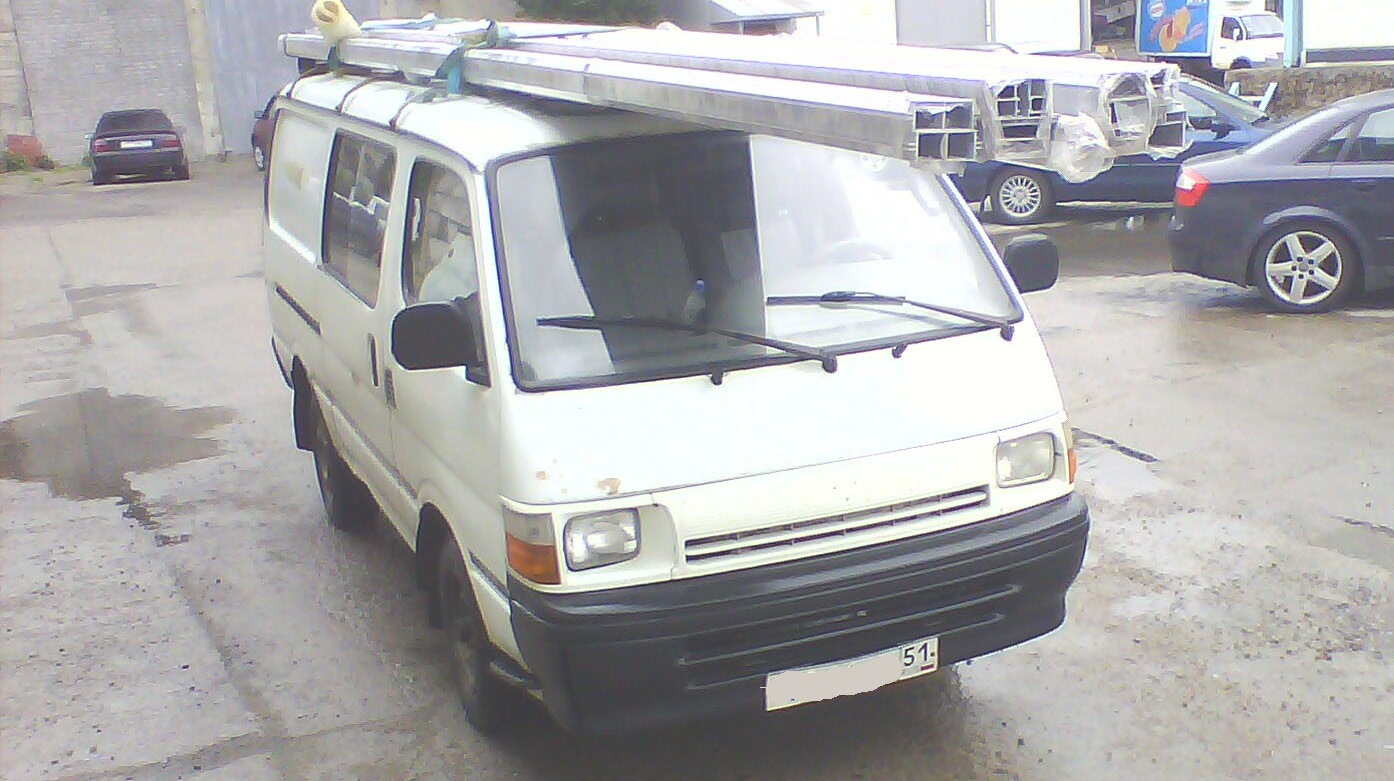 Toyota HiAce (H10) 2.4 дизельный 1993 | "губастик" на DRIVE2