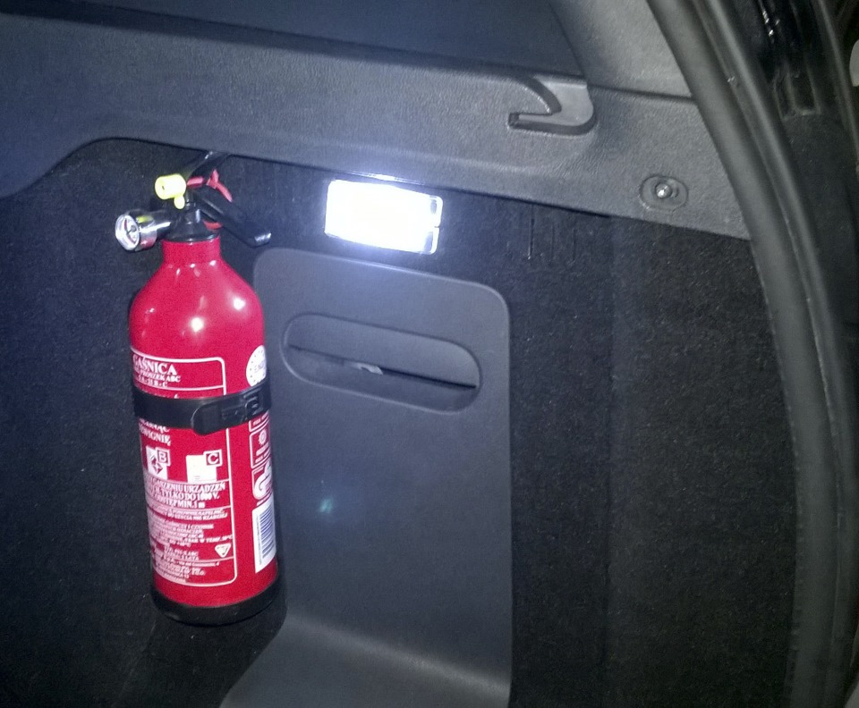 Additional lighting in trunk — Dacia Duster (1G), 1,6 л, 2010 года ...
