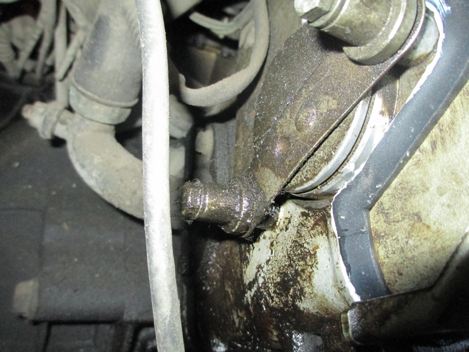 заглушка правого распредвала и натяжная станция. — Audi 100 Avant (C4 ...