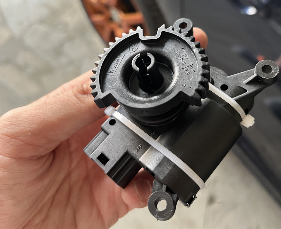 #56 Замена масла и фильтров. Ремонт заслонки рециркуляции — Skoda Rapid ...