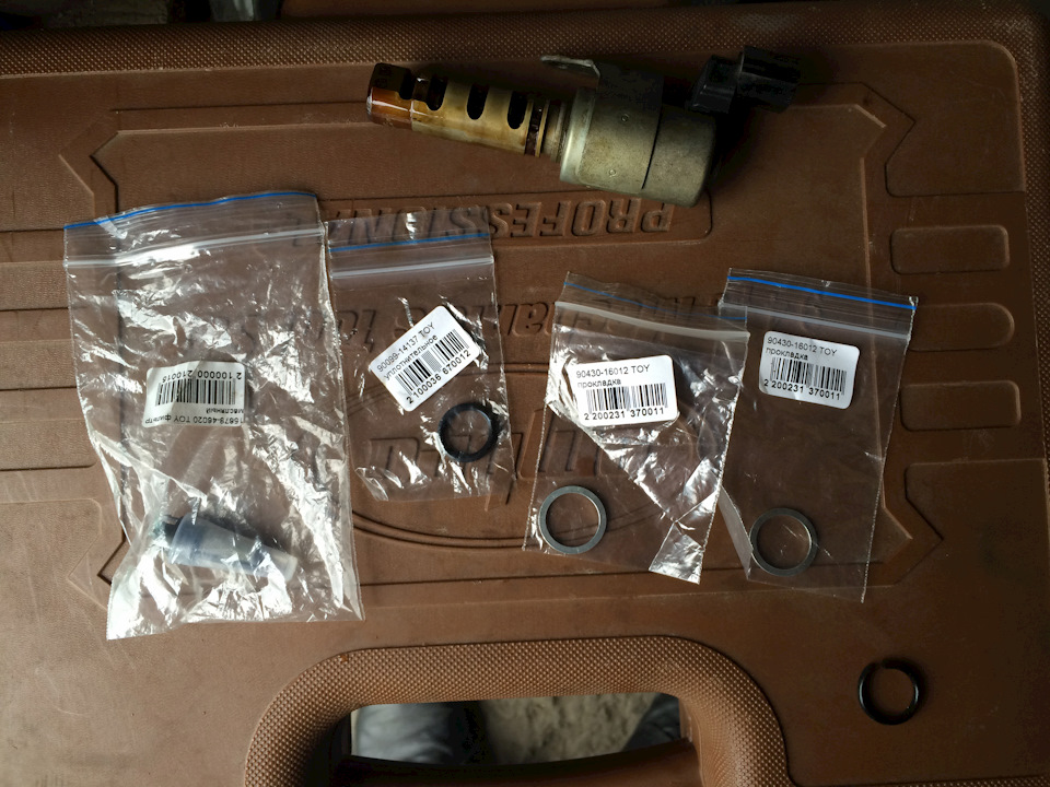 #15 Замена уплотнителя клапана VVT-i и сетки-фильтра. — Toyota Altezza ...