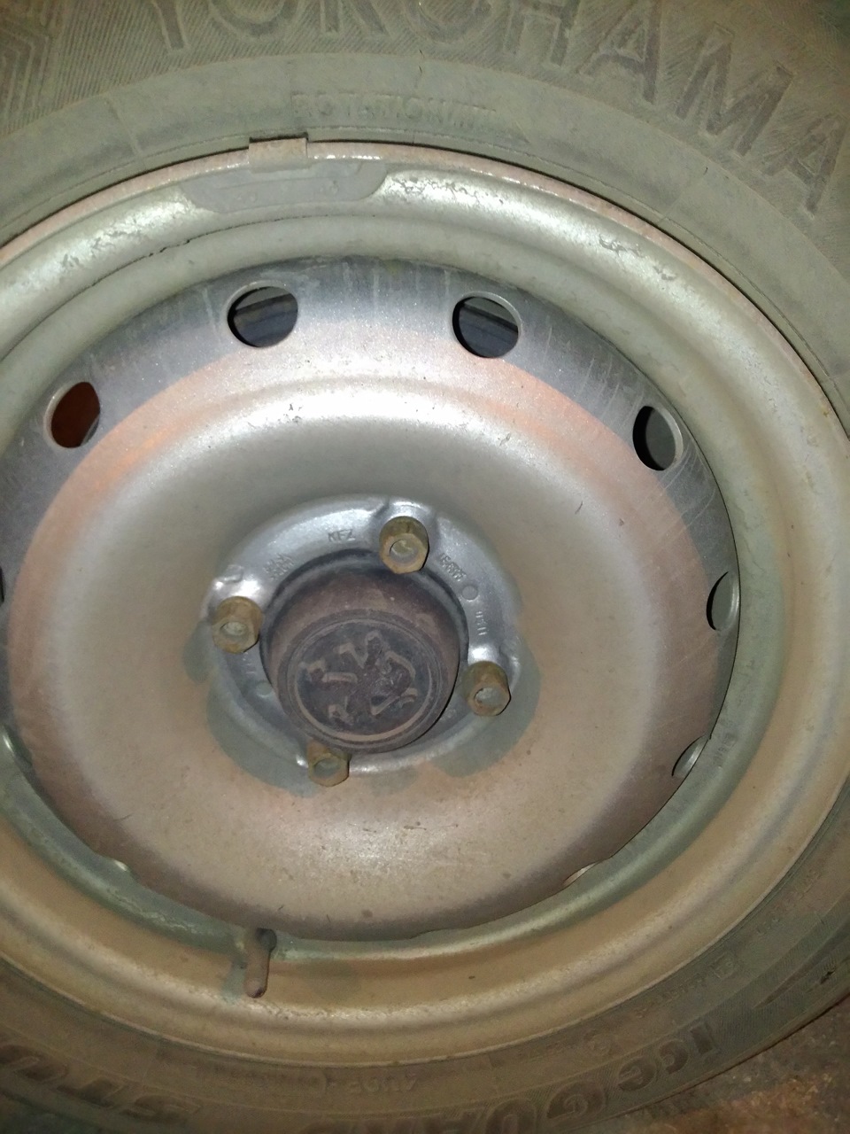 Колпаки на ступицу колеса — Peugeot 208 (1G), 1,6 л, 2013 года ...