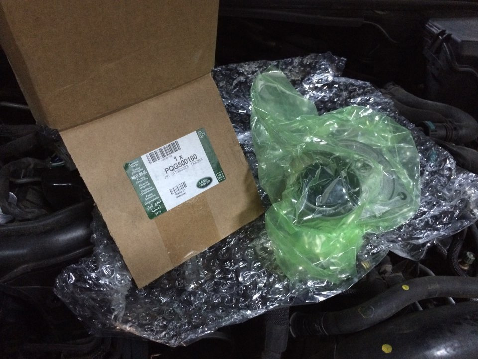 Замена механизма натяжителя приводного ремня — Land Rover Range Rover ...