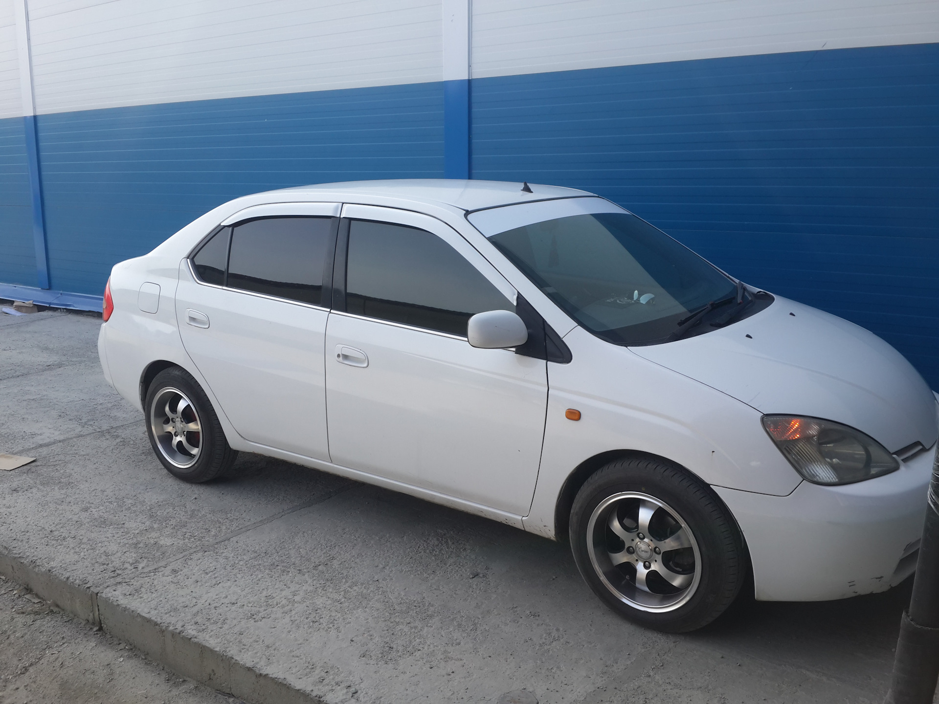 Тонировка — Toyota Prius (11), 1,5 л, 2001 года | стайлинг | DRIVE2