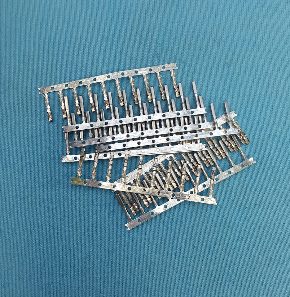 N90764701, 000979009, 61131383776 гнездовой контакт MQS 0,63мм на BMW 3 ...