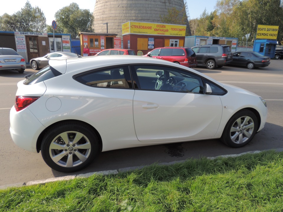 ФОТО 20.09.2012 — Opel Astra J GTC, 1,4 л, 2011 года | фотография | DRIVE2