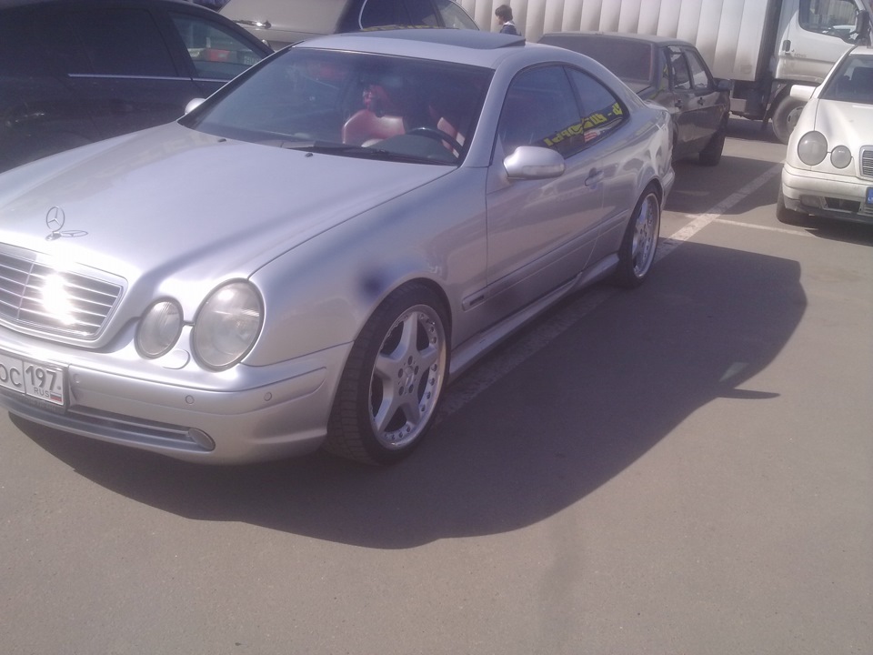 Монстрик почти на свободе!) Стоит весь пыльный) — Mercedes-Benz CLK (W208), 3,2 л, 2001 года ...