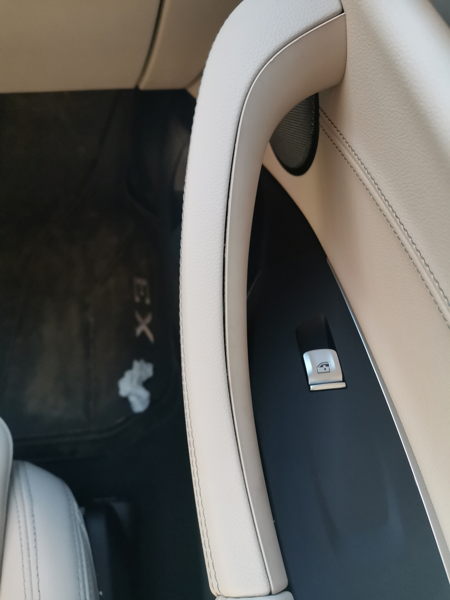 Замена отбойнтков с пыльниками механизма лючка бака и клипс внутренней ...