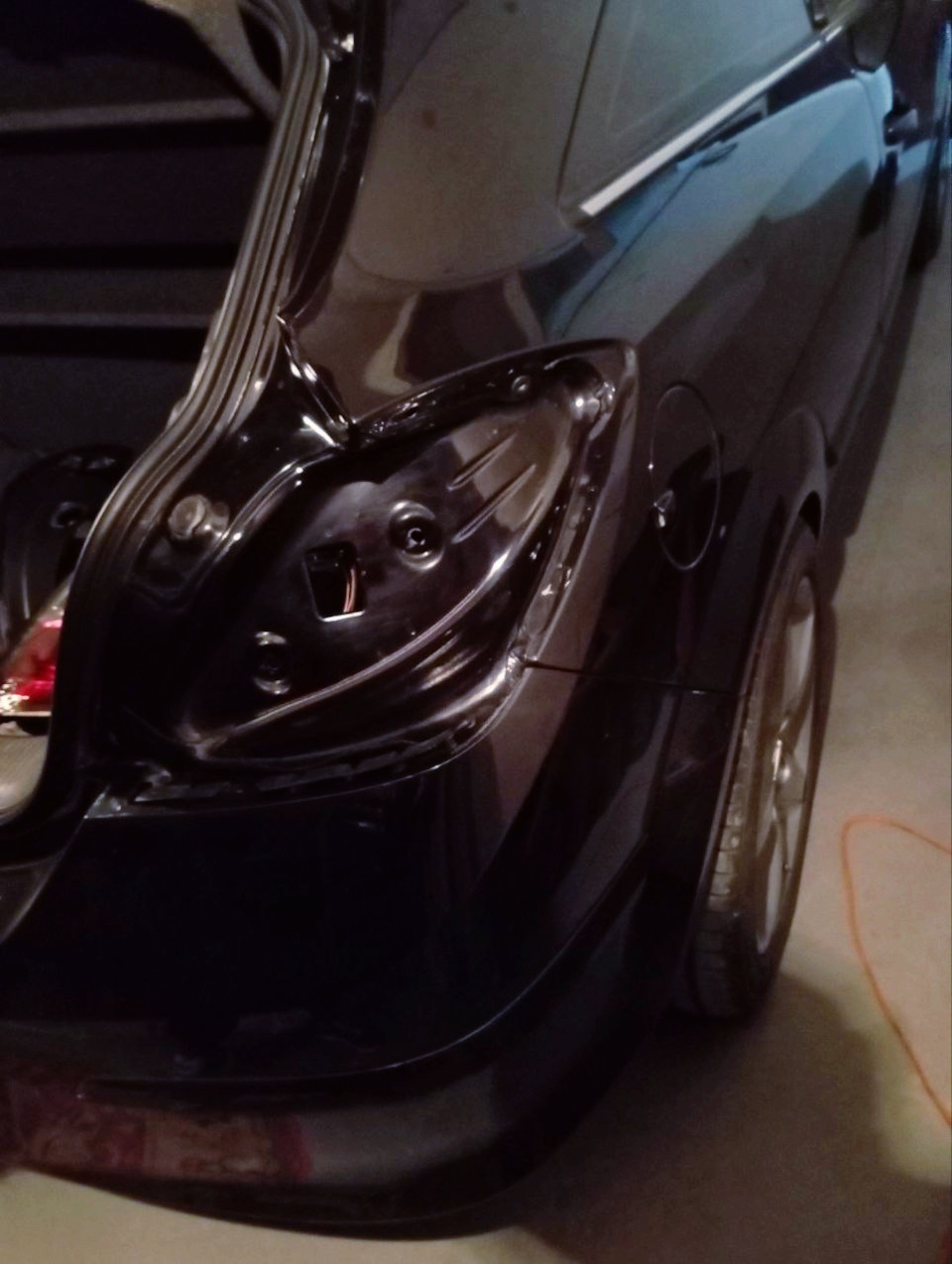 Упор(демпфер) задней двери GM 13233501 — Opel Astra H GTC, 1,8 л, 2010 ...