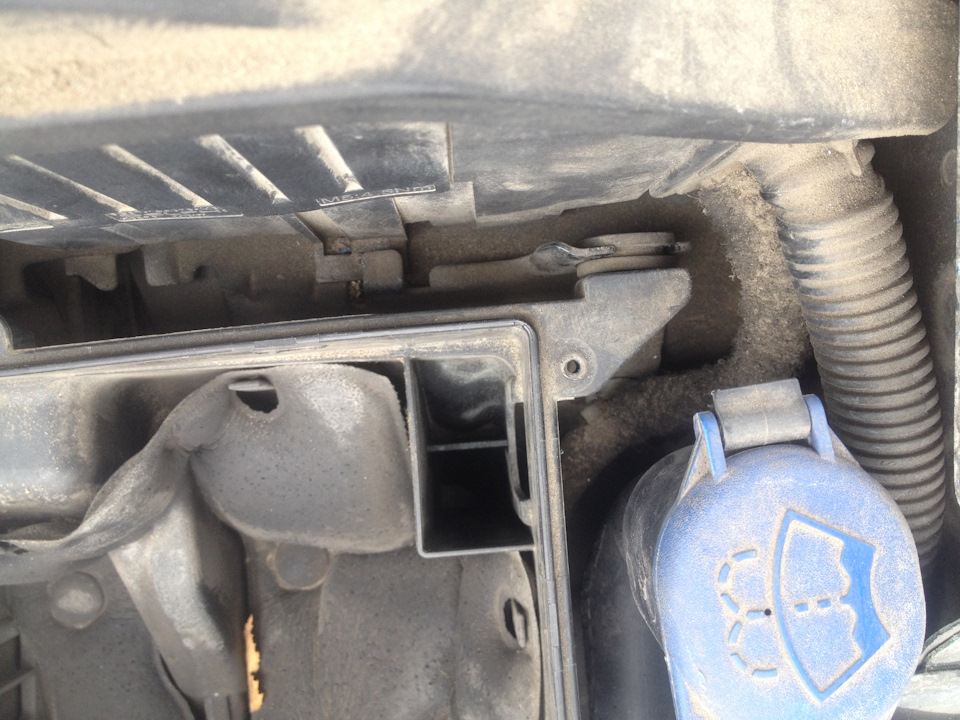 Привел в порядок отсек аккумулятора — Volvo XC70 III, 2,4 л, 2009 года ...