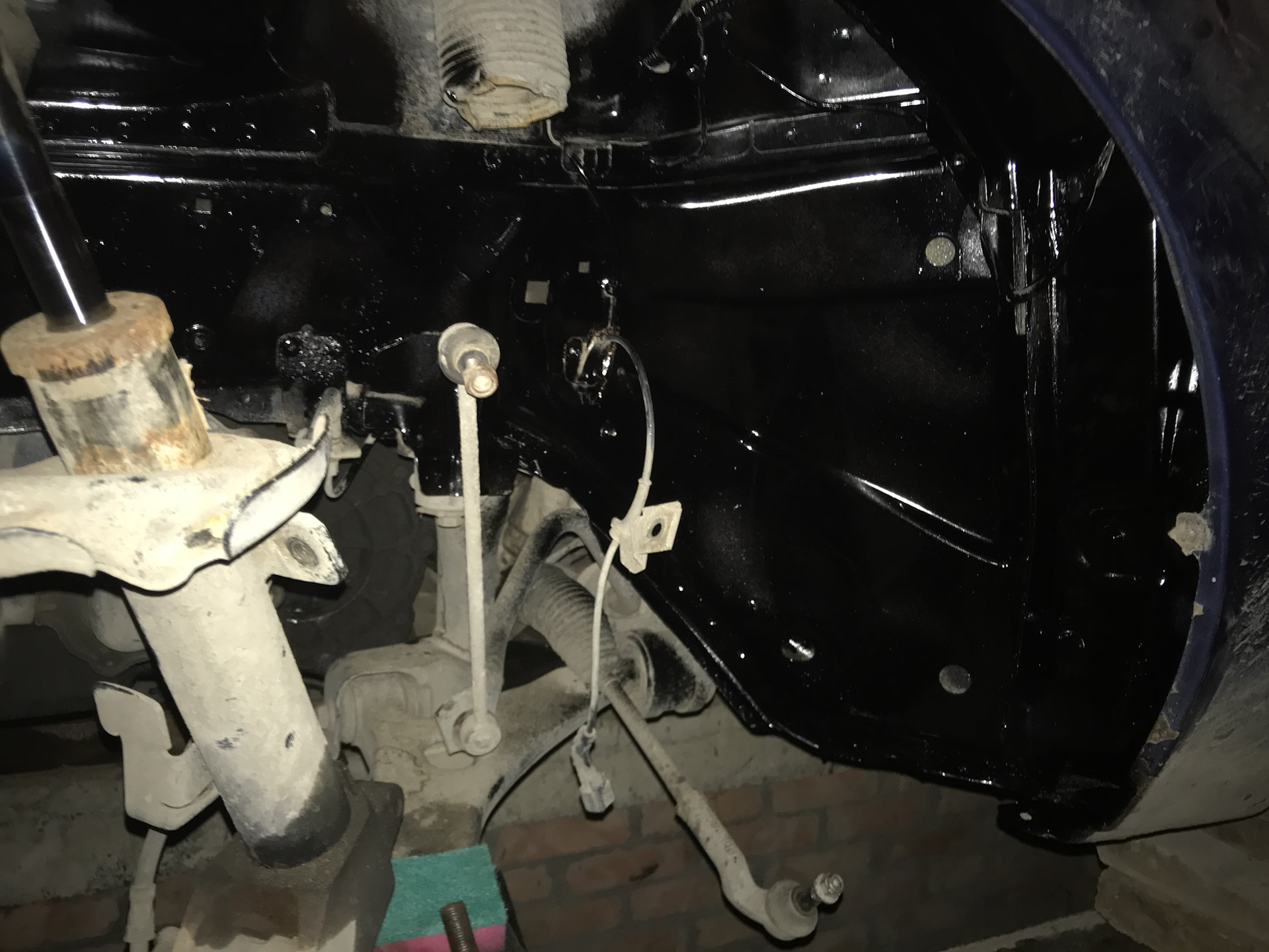 Новые локеры и профилактика арок — Ford Focus Hatchback II, 1,6 л, 2005 ...