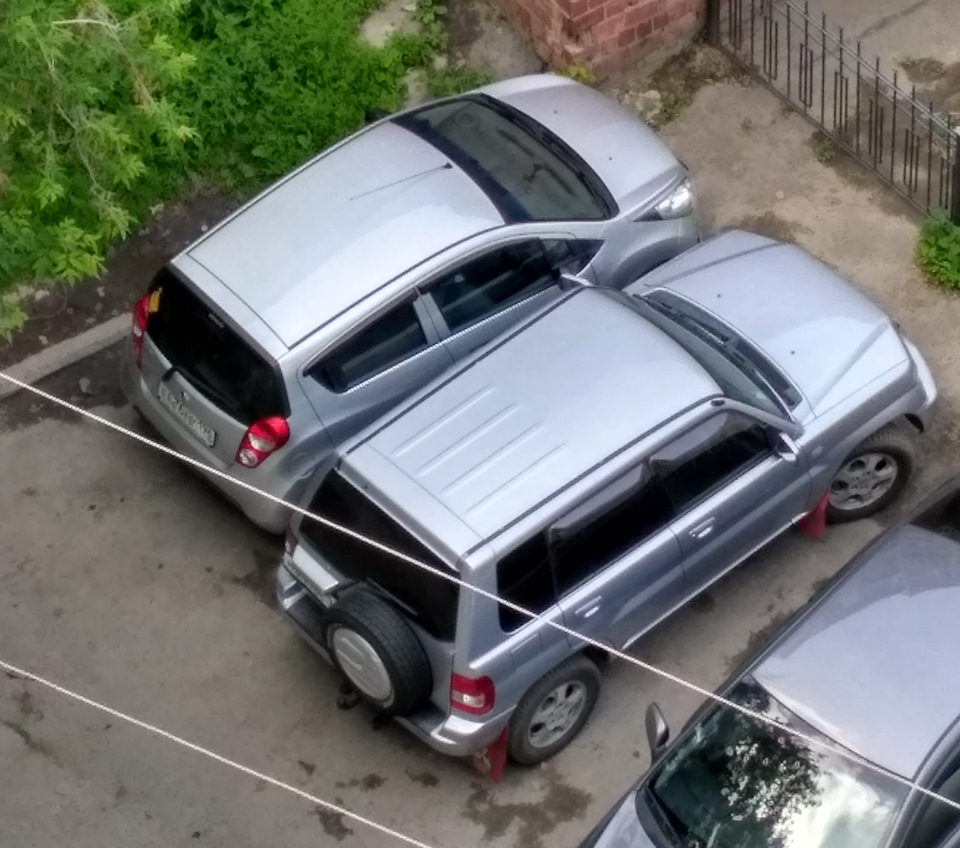 192 Габариты R2. Рядом с Mitsubishi Pajero IO — Ravon R2, 1,2 л, 2016 ...