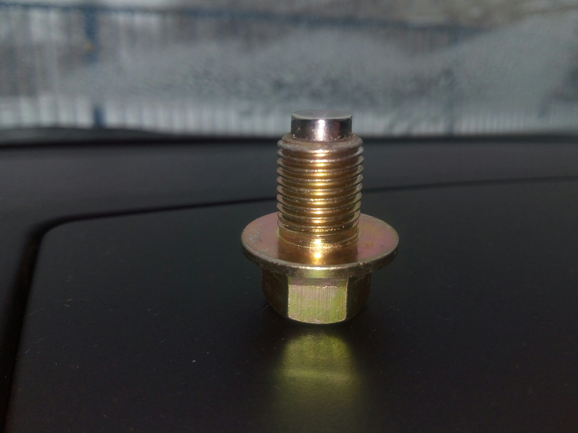 Очередная замена масла в двс и пробка с магнитом — Toyota Avensis II, 1 ...