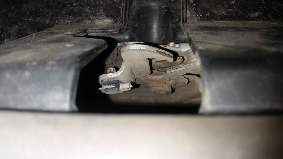 Дефлектор замка капота. — Citroen C4 L, 1,6 л, 2013 года | своими ...
