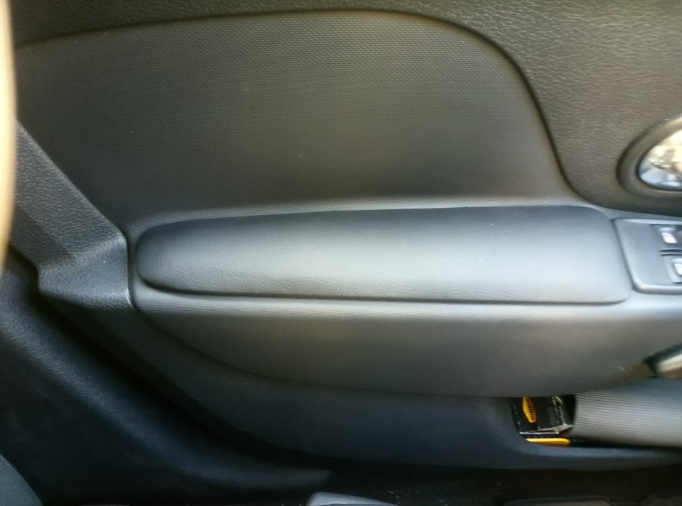 Дверные Подлокотники из экокожи на двери. — Renault Sandero Stepway (2G ...