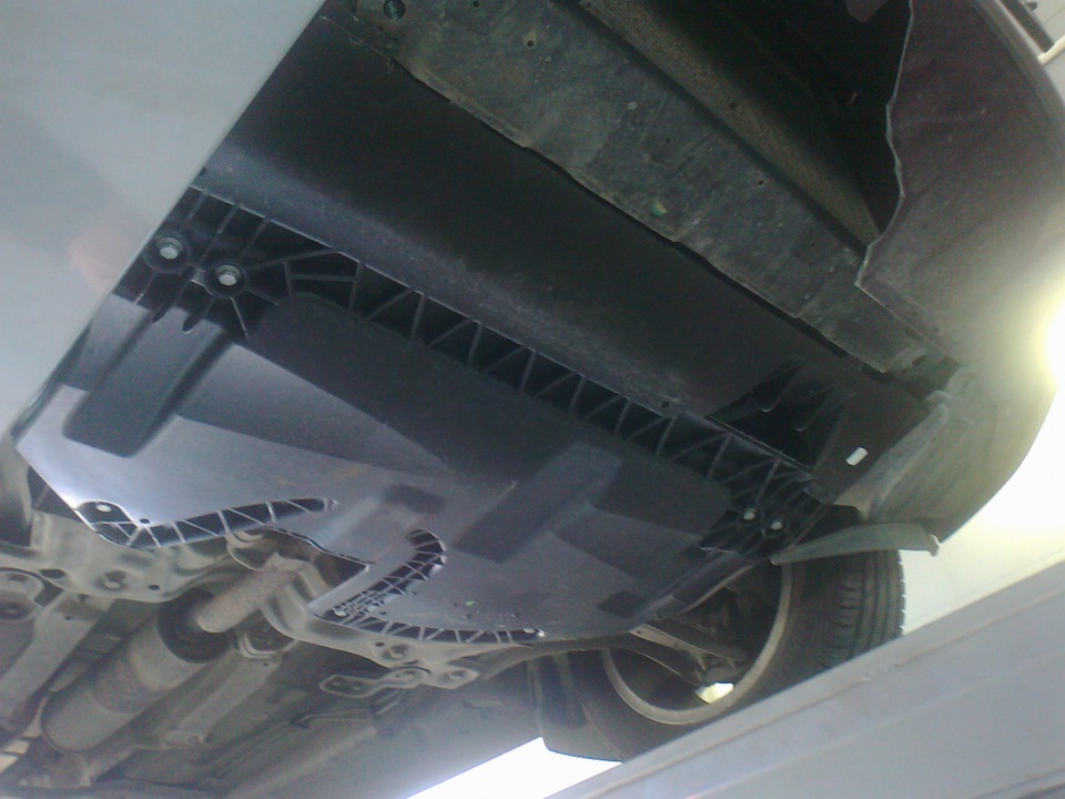 PR-1SE. Установка оригинальной защиты картера — Skoda Fabia Mk2, 1,2 л ...