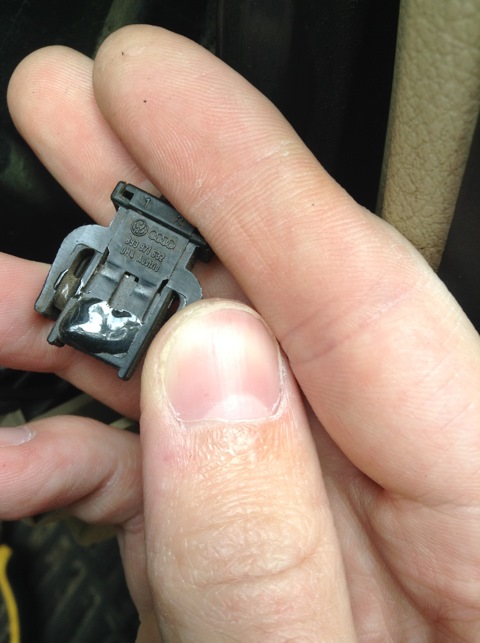 893971632 РАЗЬЕМ 2 PIN/GEHAEUSE VAG | Запчасти на DRIVE2