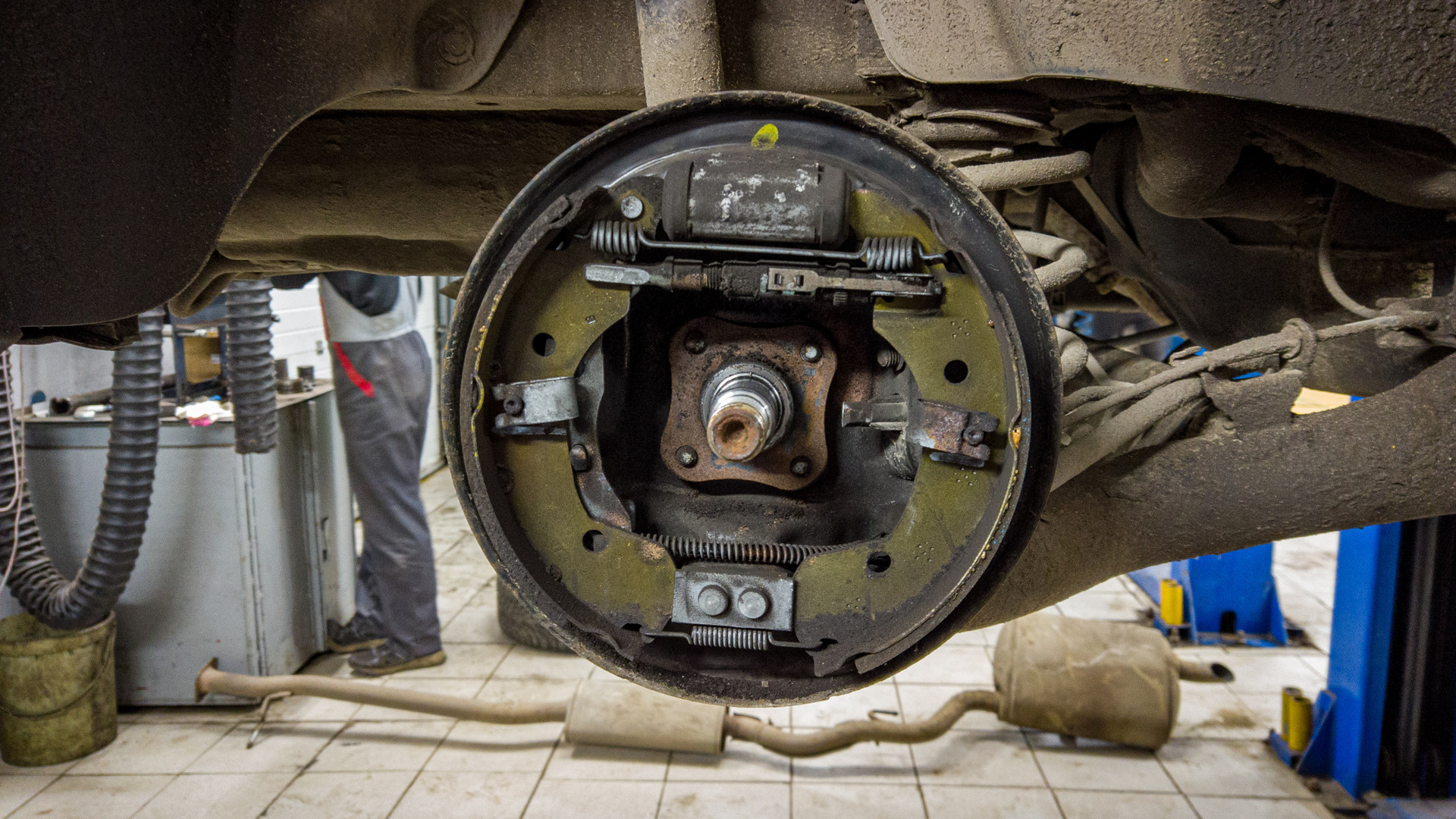 Замена пружин, стоек стабилизатора, опорных подшипников и заднего ...