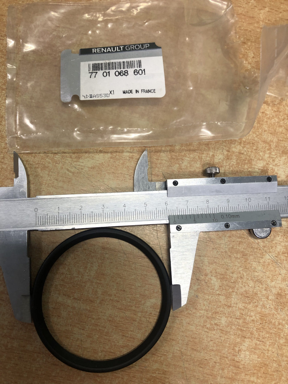 7701068601 Уплотнитель возд. патрубка (рез) RENAULT | Запчасти на DRIVE2