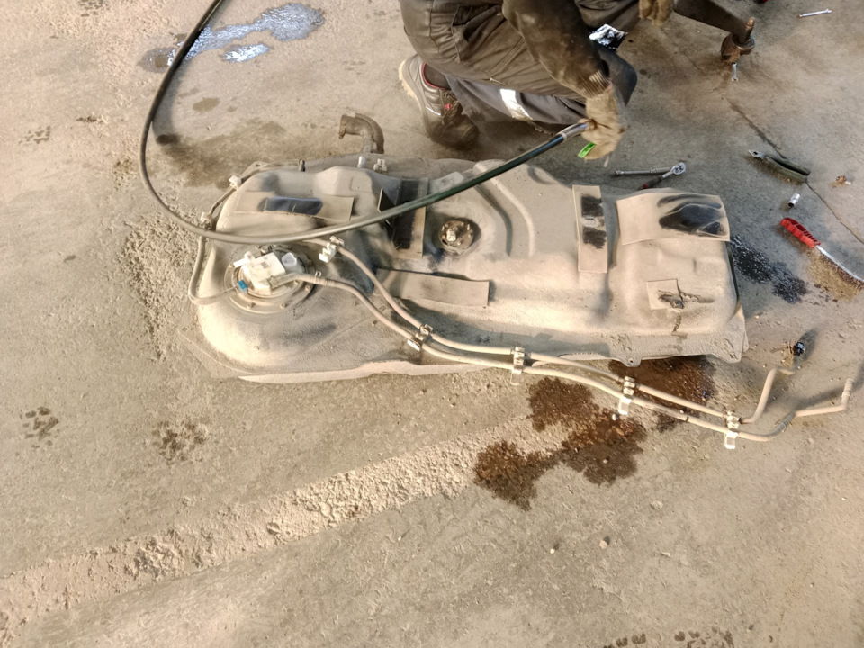 Замена топливного фильтра — Lexus NX Hybrid (1G), 2,5 л, 2015 года ...