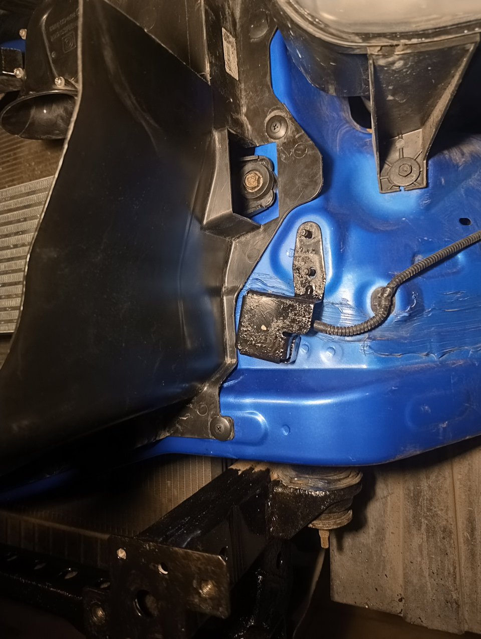 144. Замена интеркулера — Chevrolet TrailBlazer (2G), 2,8 л, 2014 года ...