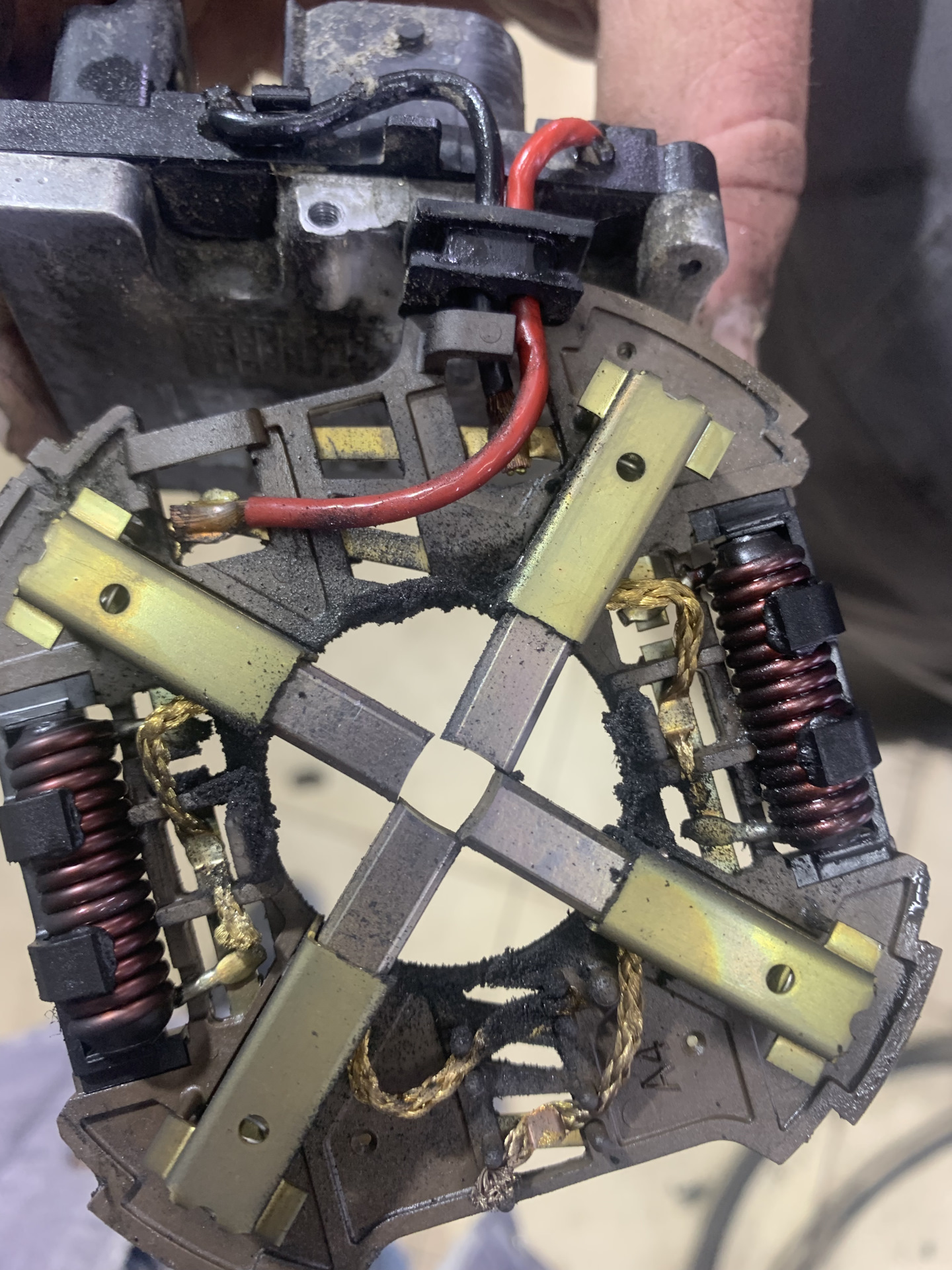 Насос гидроподвески напряжение на корпусе — Citroen C5 2g 2 л 2008 года визит на сервис