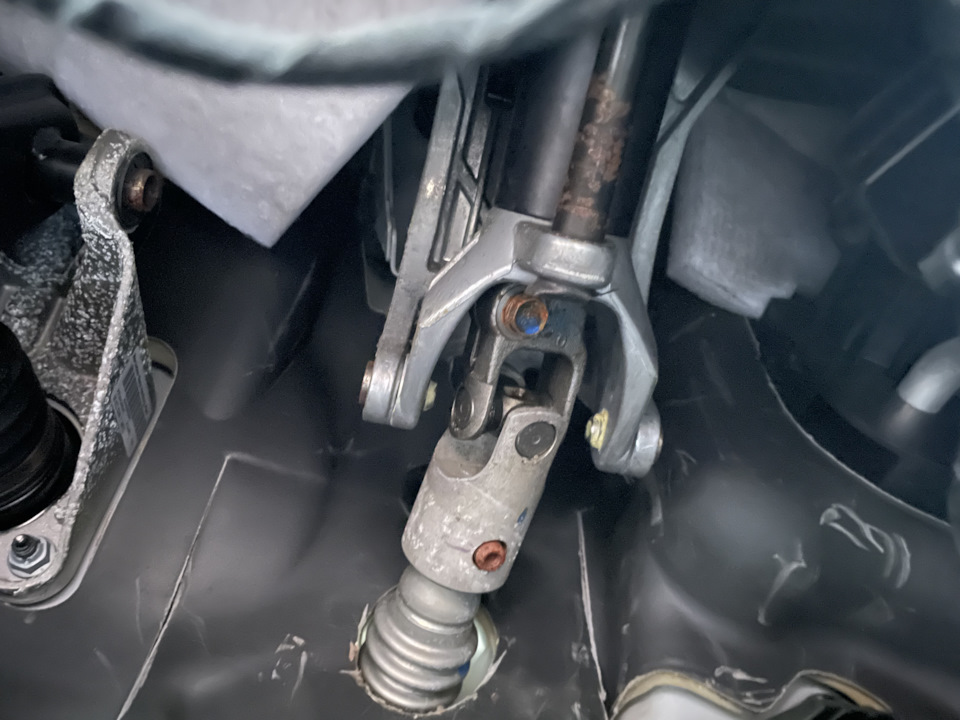 Замена подшипника рулевого вала — Mercedes-Benz M-Class (W164), 5,5 л ...