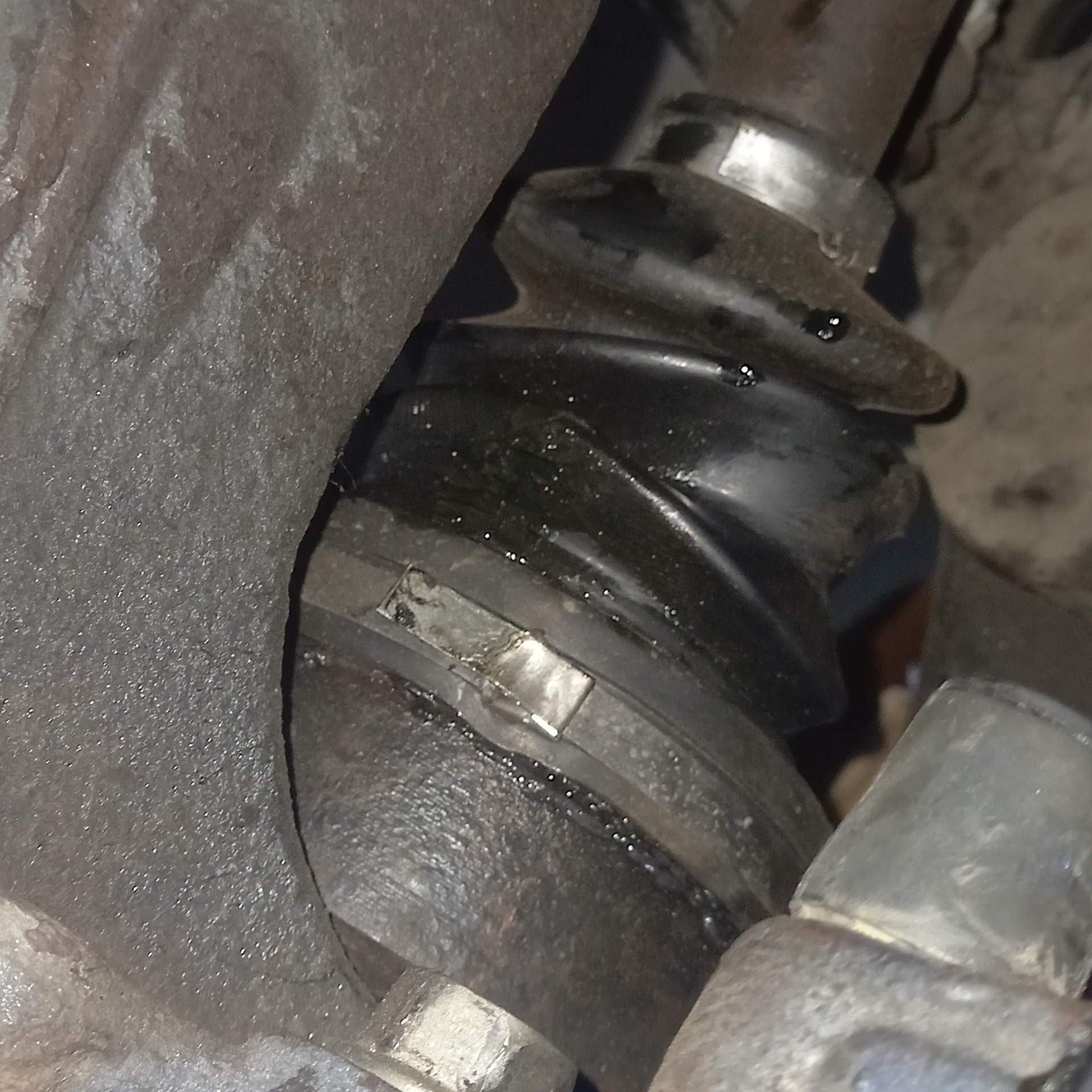 Режит пыльник шруса — Mazda 3 (1G) BK, 1,6 л, 2008 года | плановое ТО ...