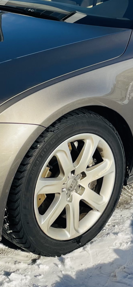 Шины зимние нешипованные Kumho 255/45 R18, литые диски Ауди 18 5x112 на ...