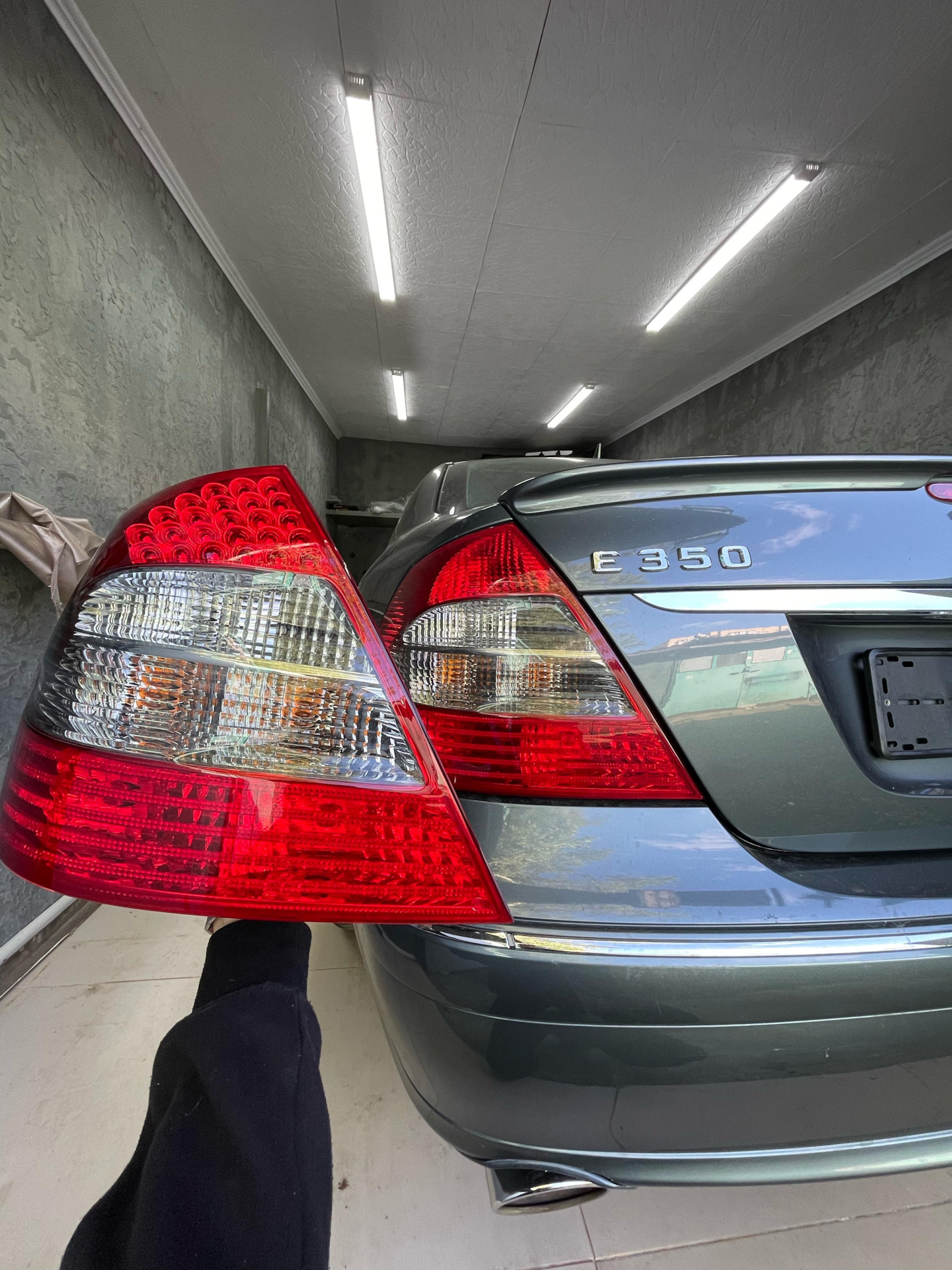 Задние фонари на elegance с avantgarde — Mercedes-Benz E-Class (W211), 3,5 л, 2006 года ...